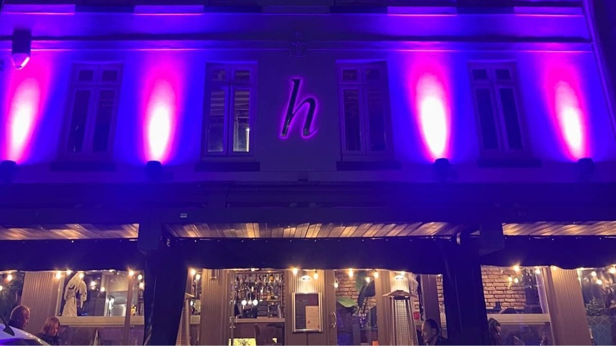 Harry's Bar, Popular Bar and Restaurant in Whitby